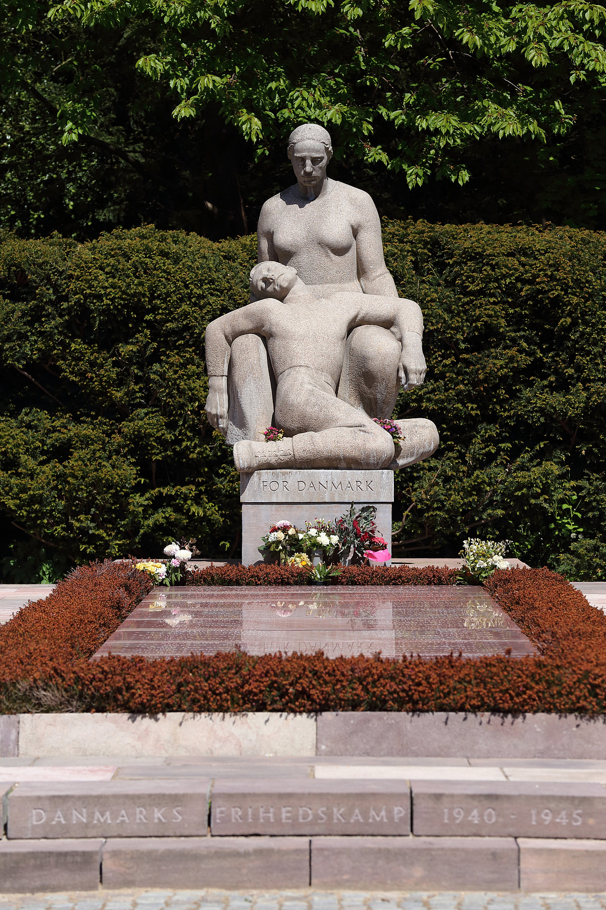 Tre-dobbelt markering af den 29. august i Mindelunden Ryvangen - blkm.dk